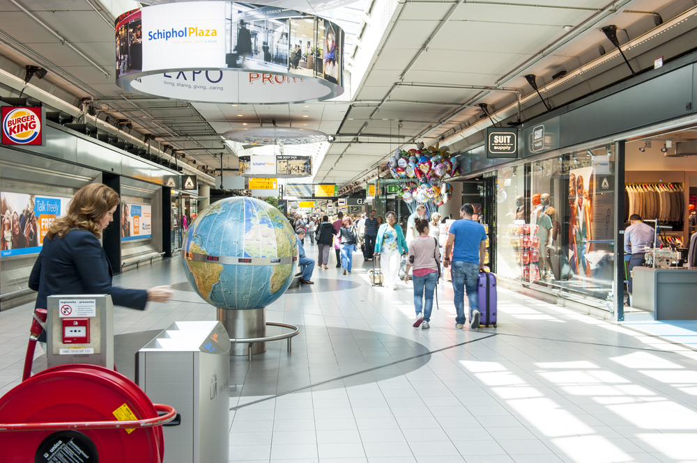AMSTERDAM SCHIPHOL, THE NETHERLANDS - AUGUST 10, 2014: People shopping ...